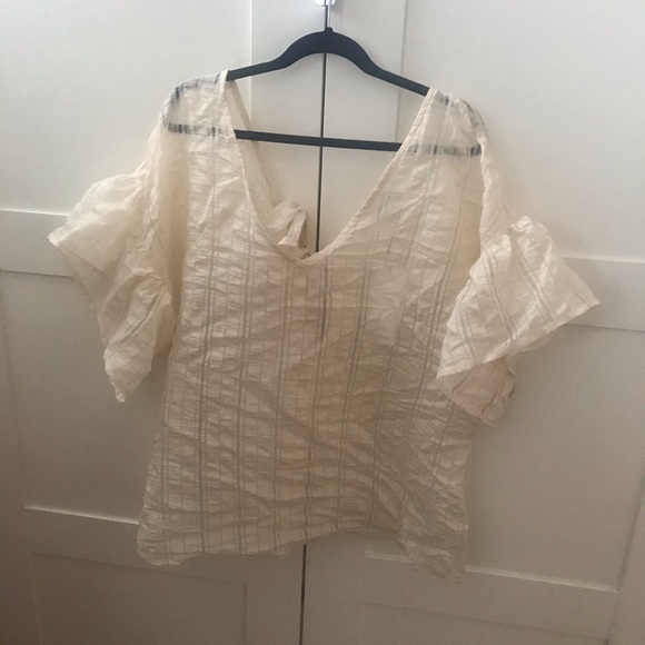 Moon River | Tops | Moon River Lightweight Flutter Sleeve Blouse Nwt ...